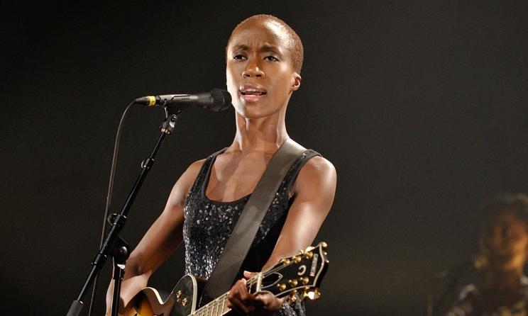 Belgique – Mali : La chanteuse et guitariste malienne, Rokia Traoré, en ...
